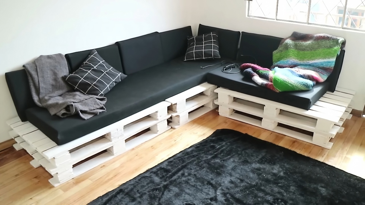 How to Make a Pallet Couch - Easy Step by Step Instructions - DIY Cozy Home
